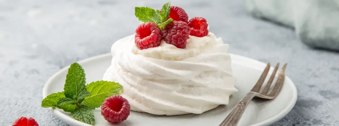 Jak piec bezy w piekarniku elektrycznym, by uniknąć pęknięć i niepowodzeń