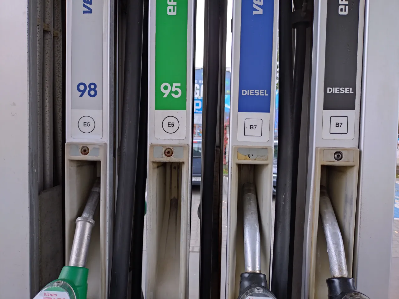 Czy Verva 98 to benzyna czy diesel? Poznaj kluczowe różnice