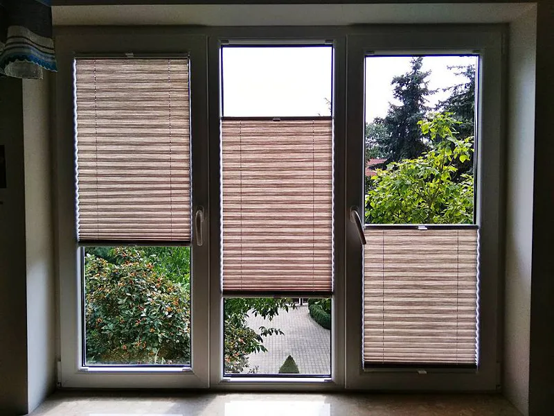 Plisy czy rolety? Zaskakujące różnice, które musisz znać przed zakupem