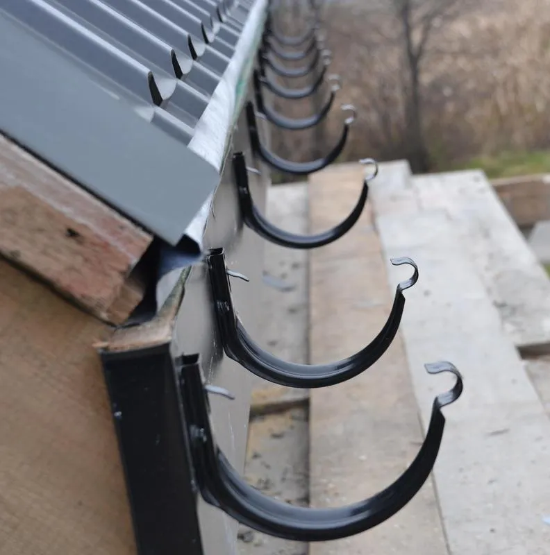 Co ile haki do rynny? Prawidłowy montaż i rozstaw haków